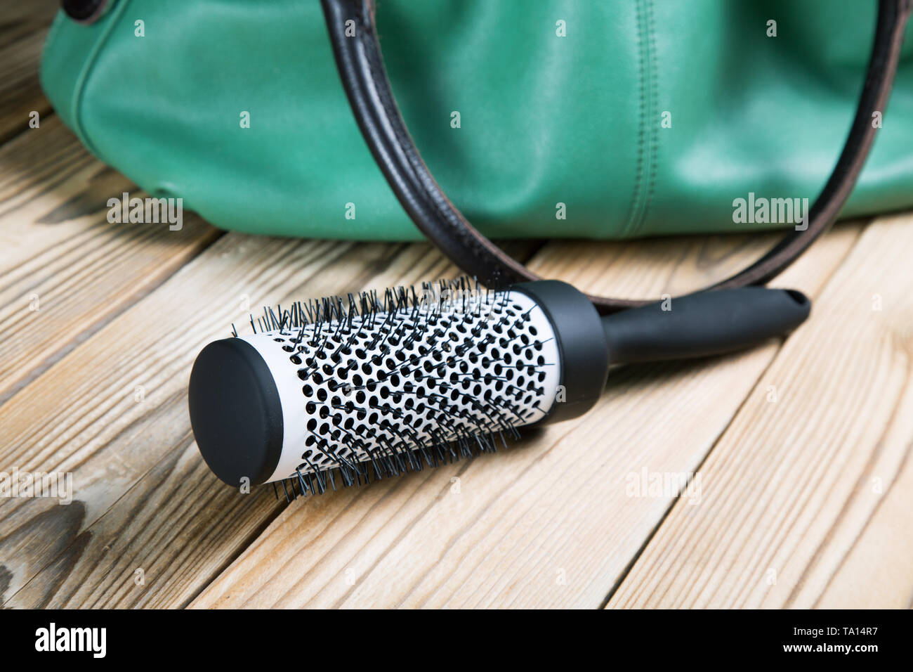 Female comb hi-res stock photography and images - Alamy