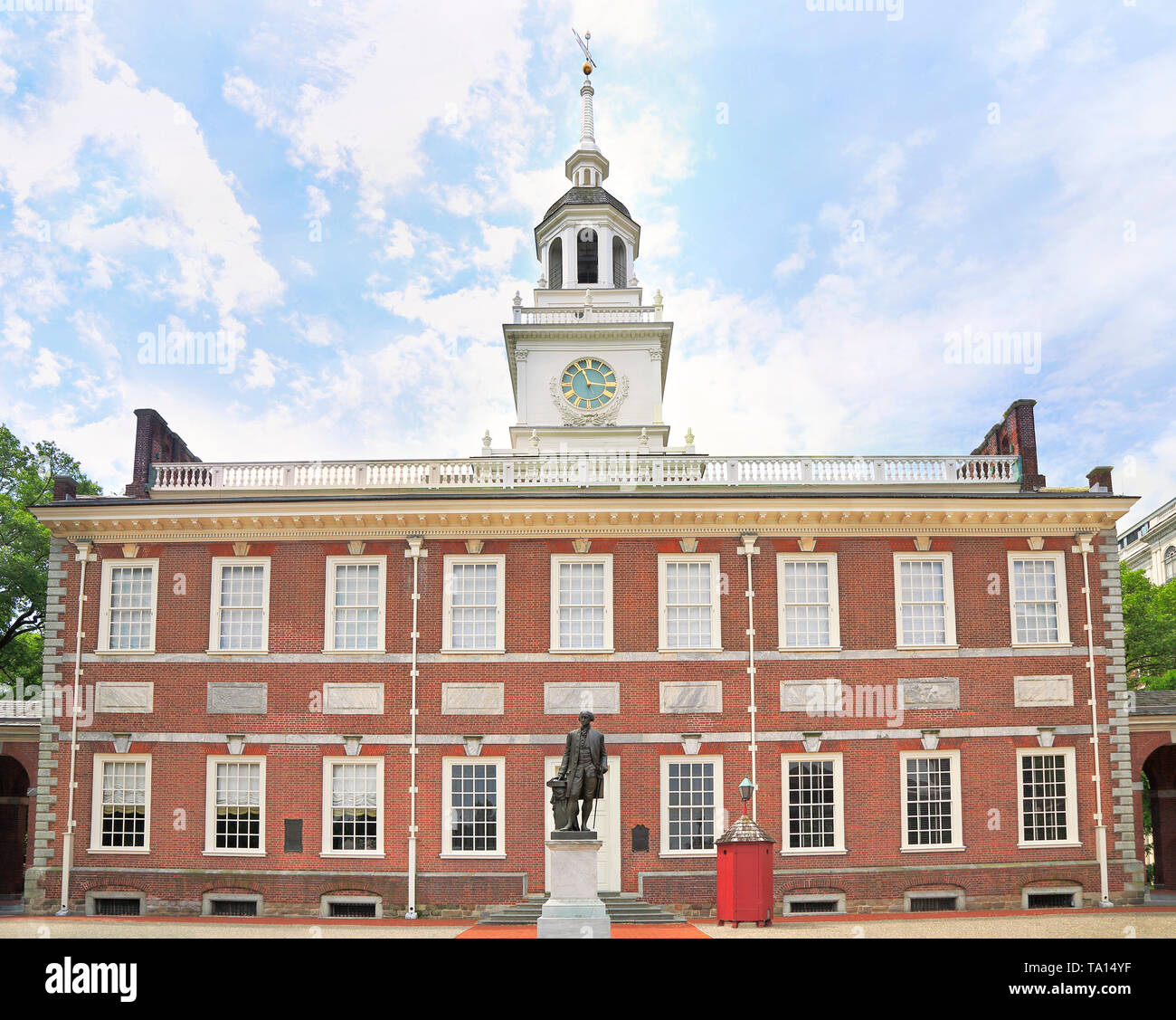 Independence hall historic landmark hi-res stock photography and images ...