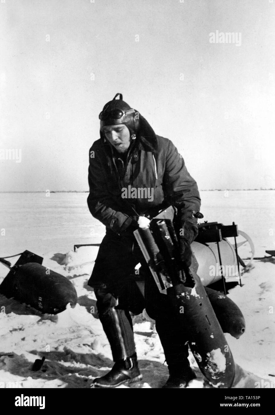 Bomb loading hi-res stock photography and images - Alamy