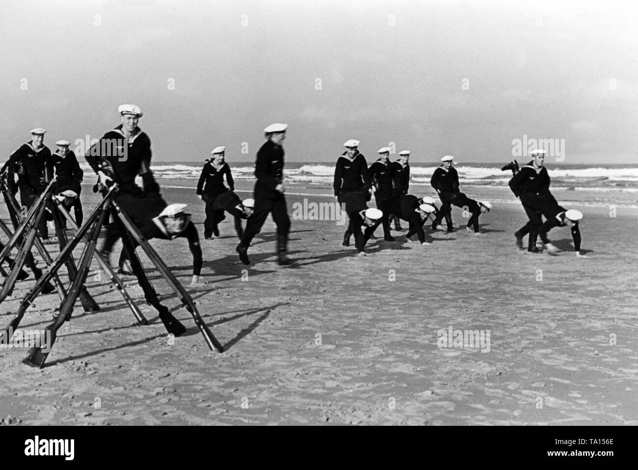Wheelbarrow military hi-res stock photography and images - Alamy