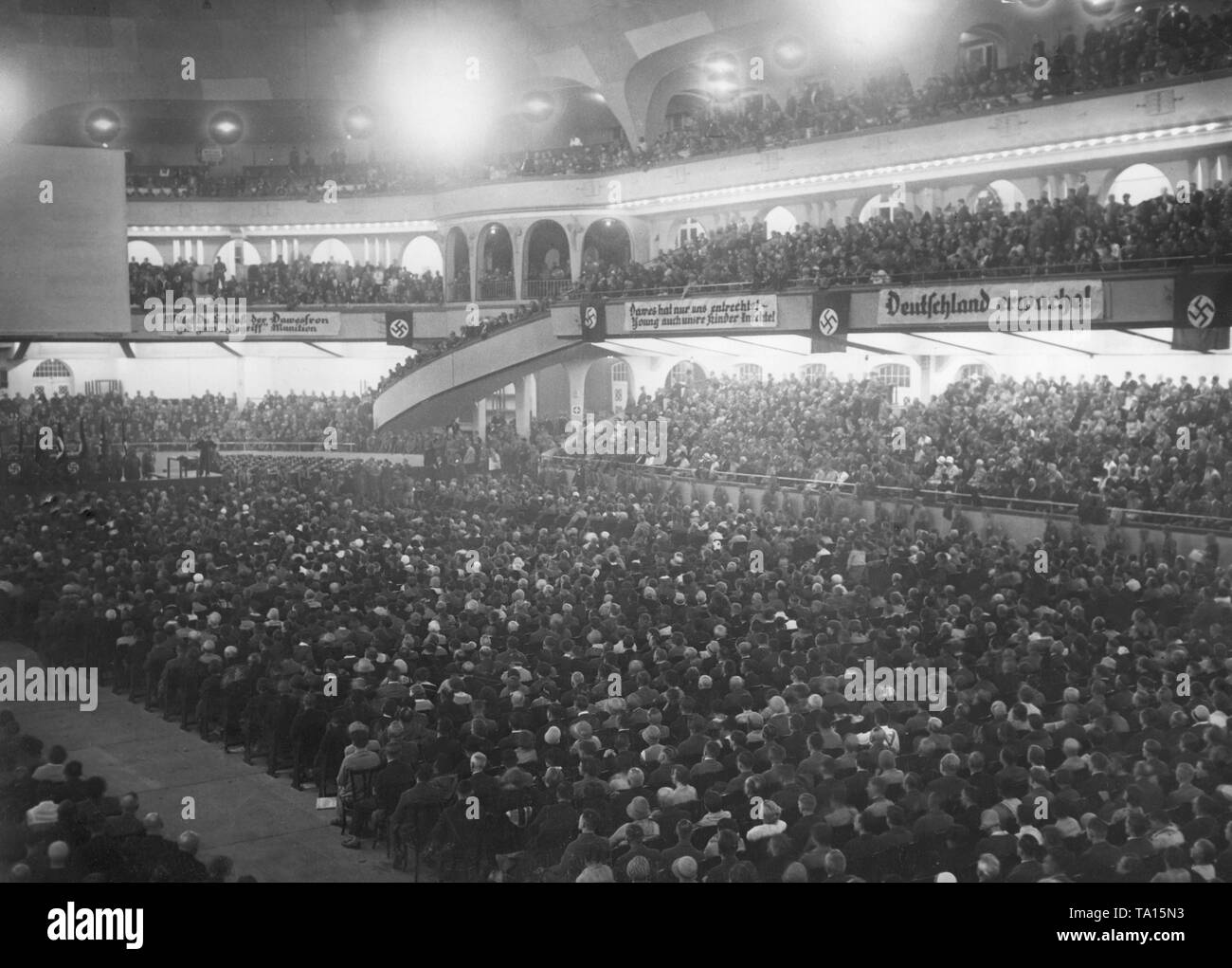 Nazi swastika banners hi-res stock photography and images - Alamy