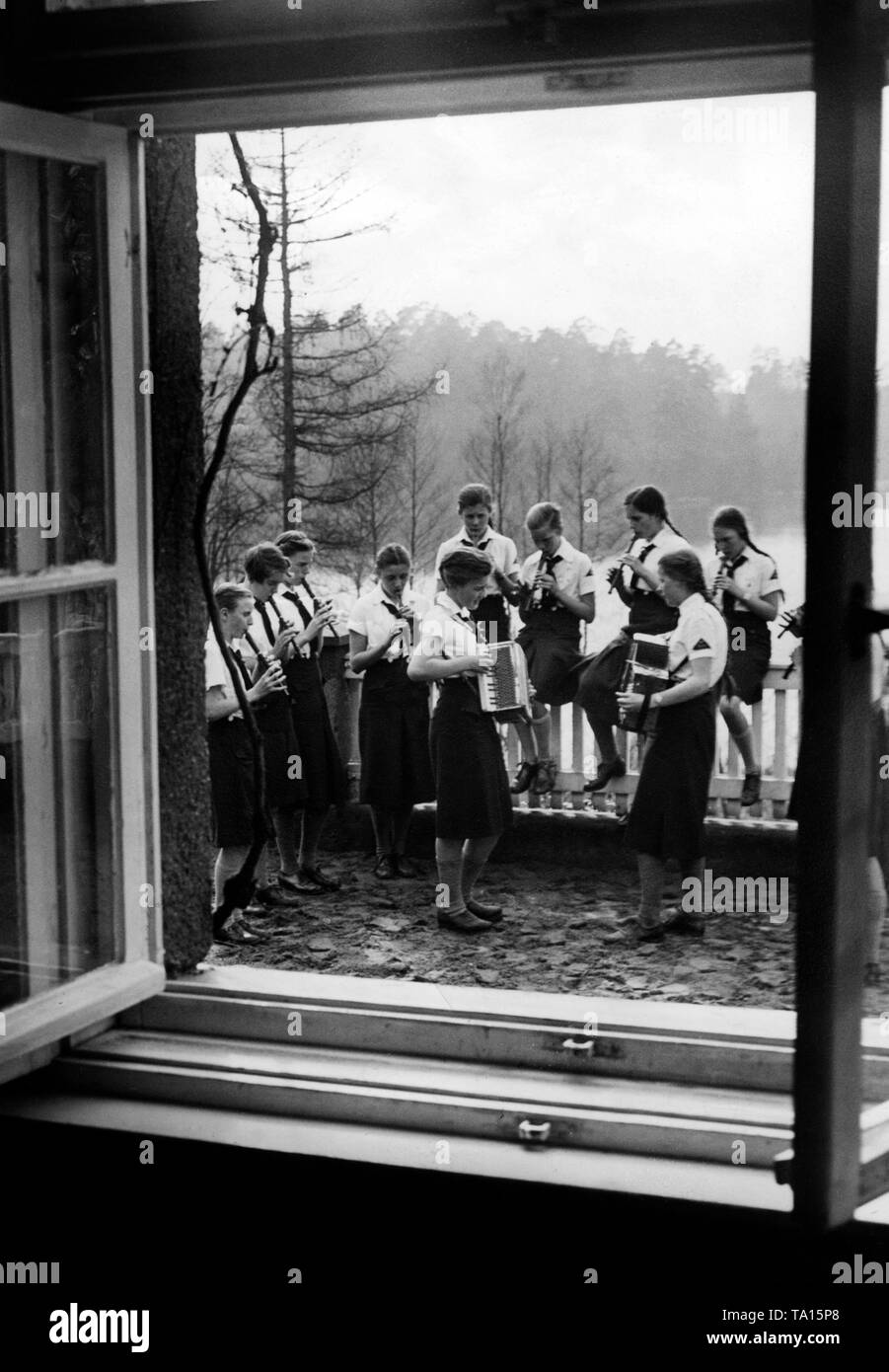 Bdm girls league of german girls hi-res stock photography and images ...