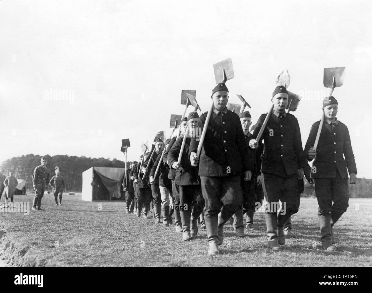 Members of the Freiwilliger Arbeitsdienst - Voluntary Work Service (FAD ...