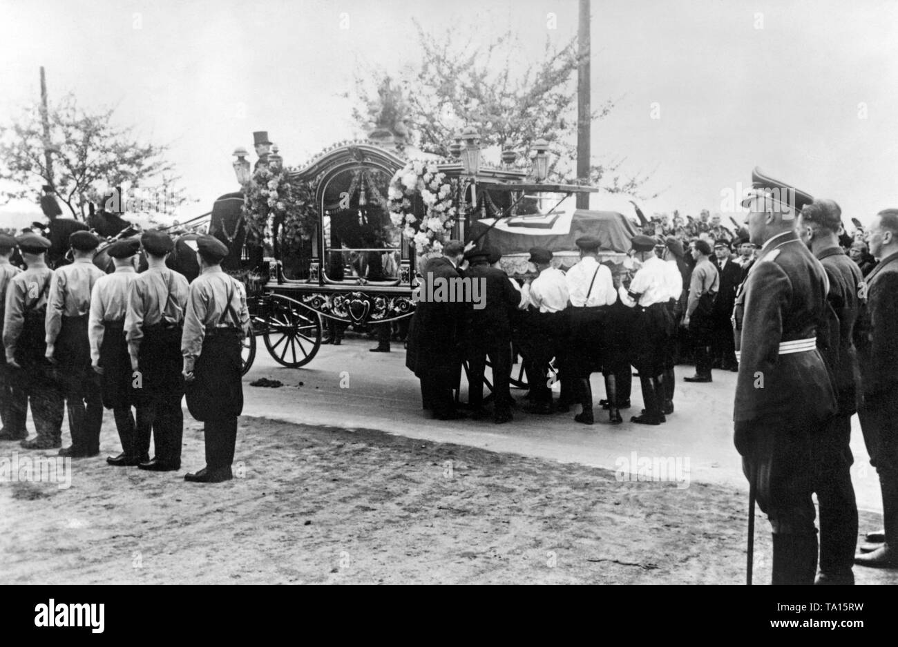 Funeral of the Sudeten German Hofmann and Boehm in Cheb. On the right ...
