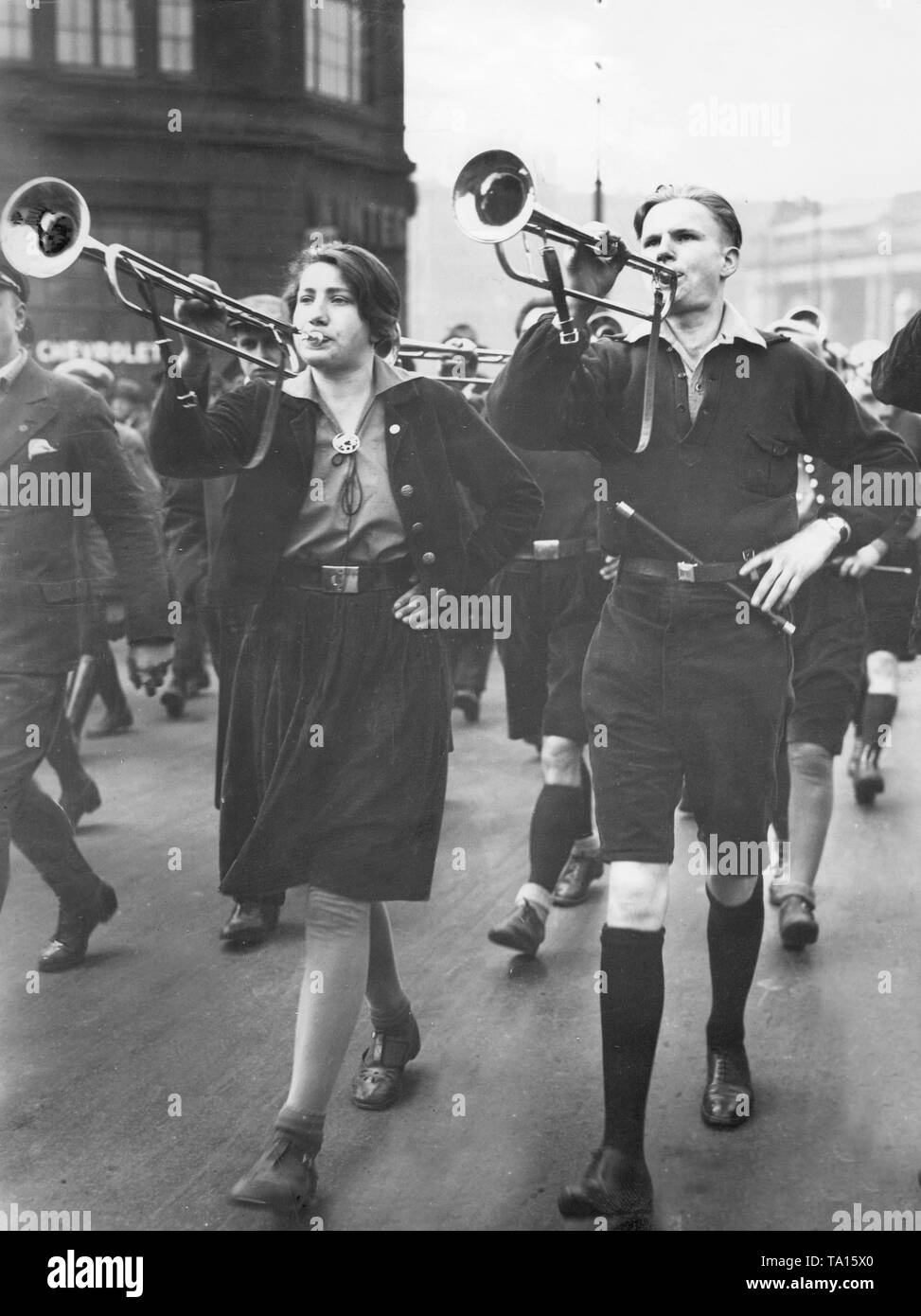Military fanfare hi-res stock photography and images - Alamy