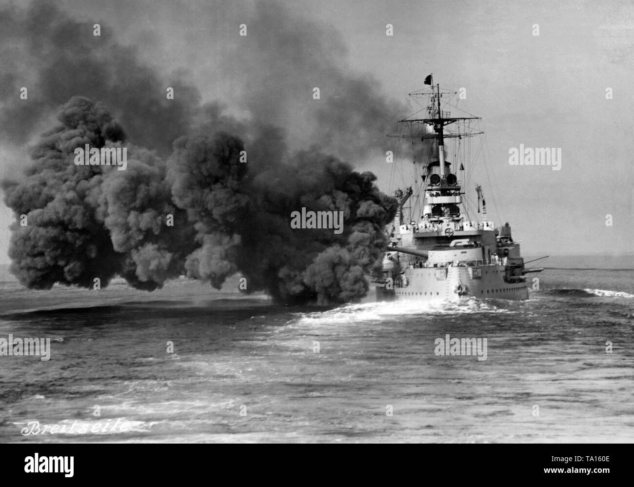 Gunnery hi-res stock photography and images - Alamy