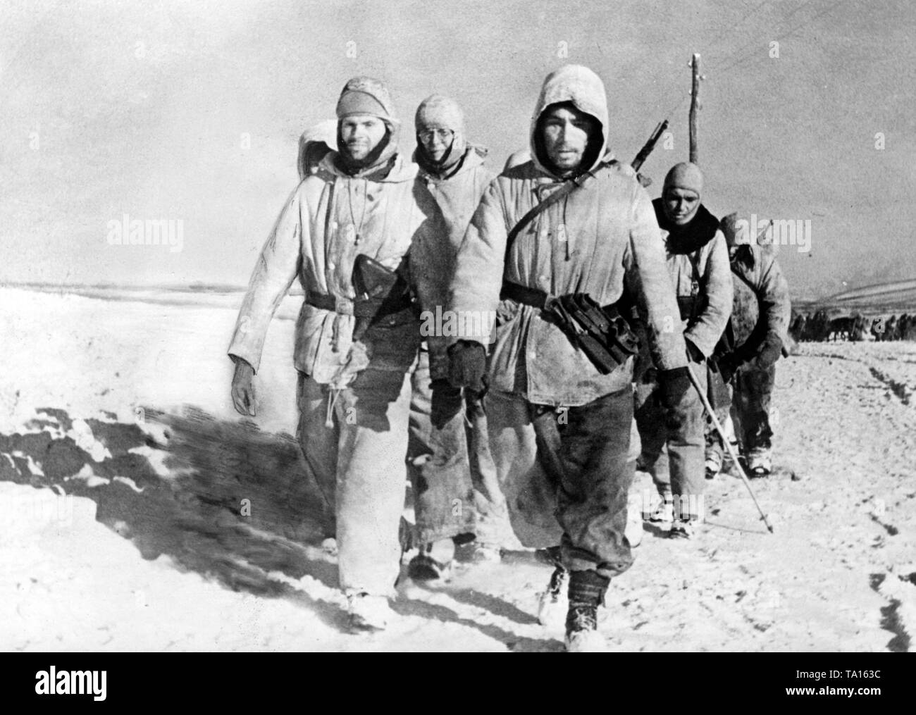Soldiers of the Wehrmacht in winter clothing on the march on the ...