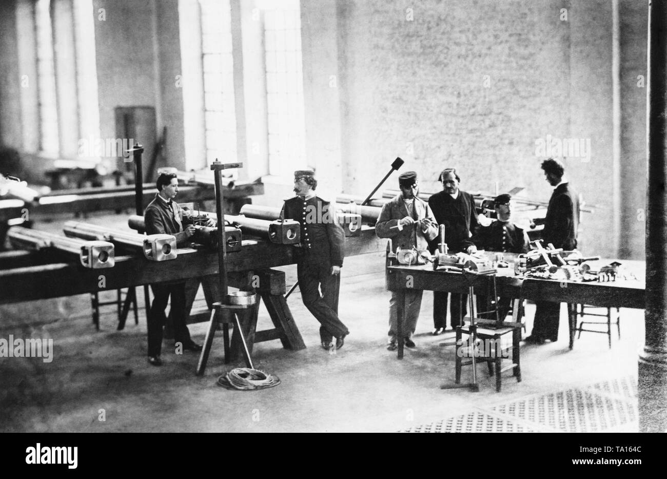 Gun inspection Black and White Stock Photos & Images - Alamy