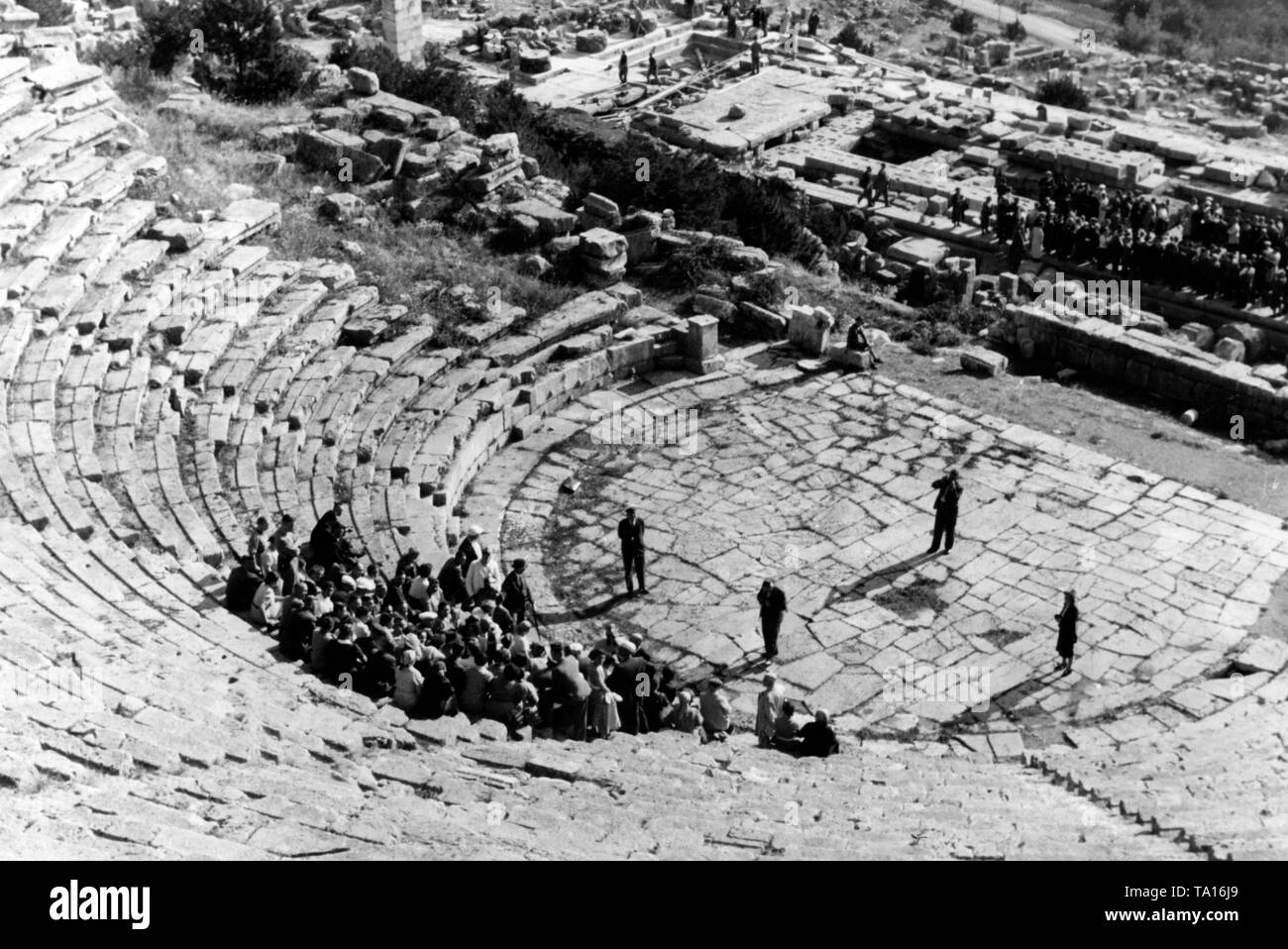 During a trip on the cruise ship "Oceana" of the Nazi organization ...