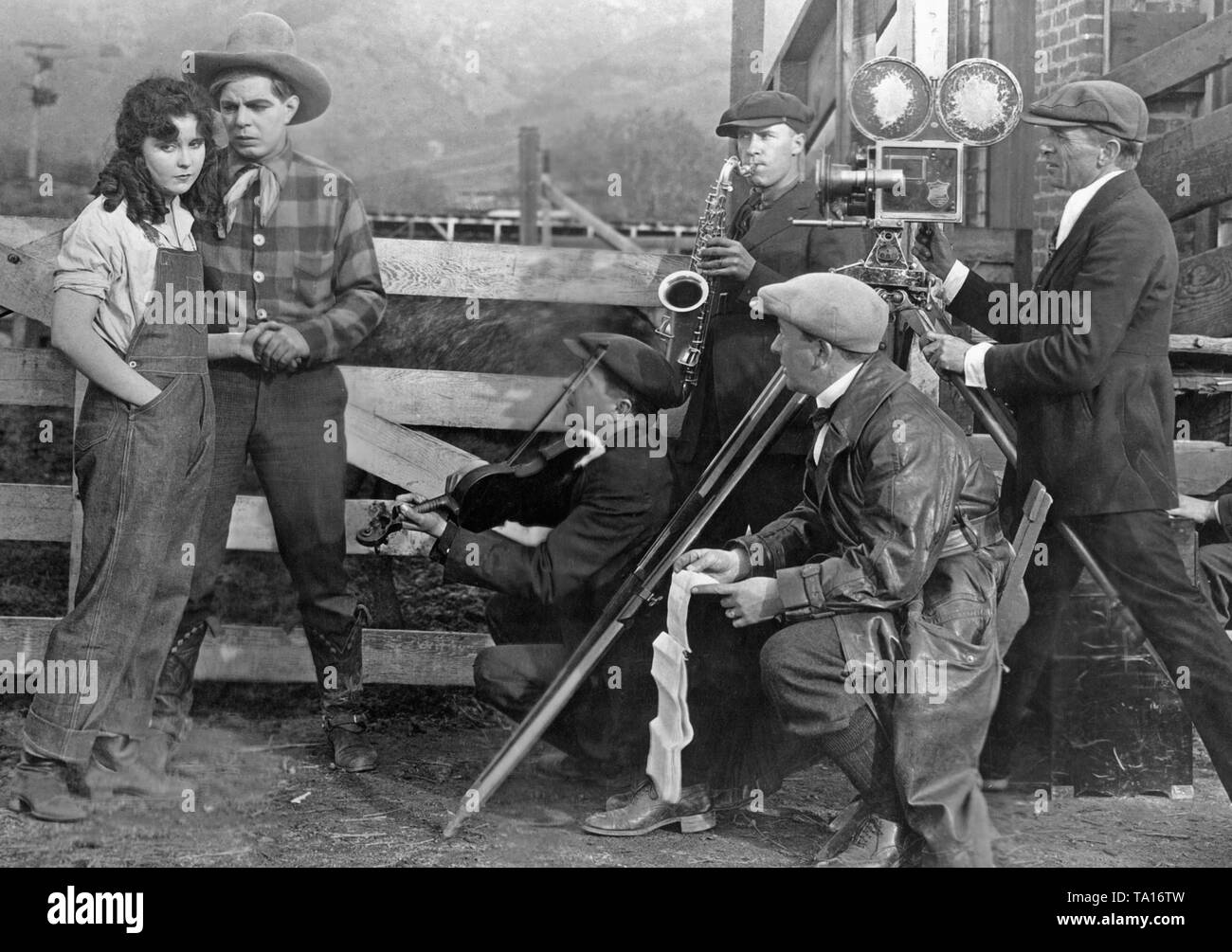 Western movie hi-res stock photography and images - Alamy