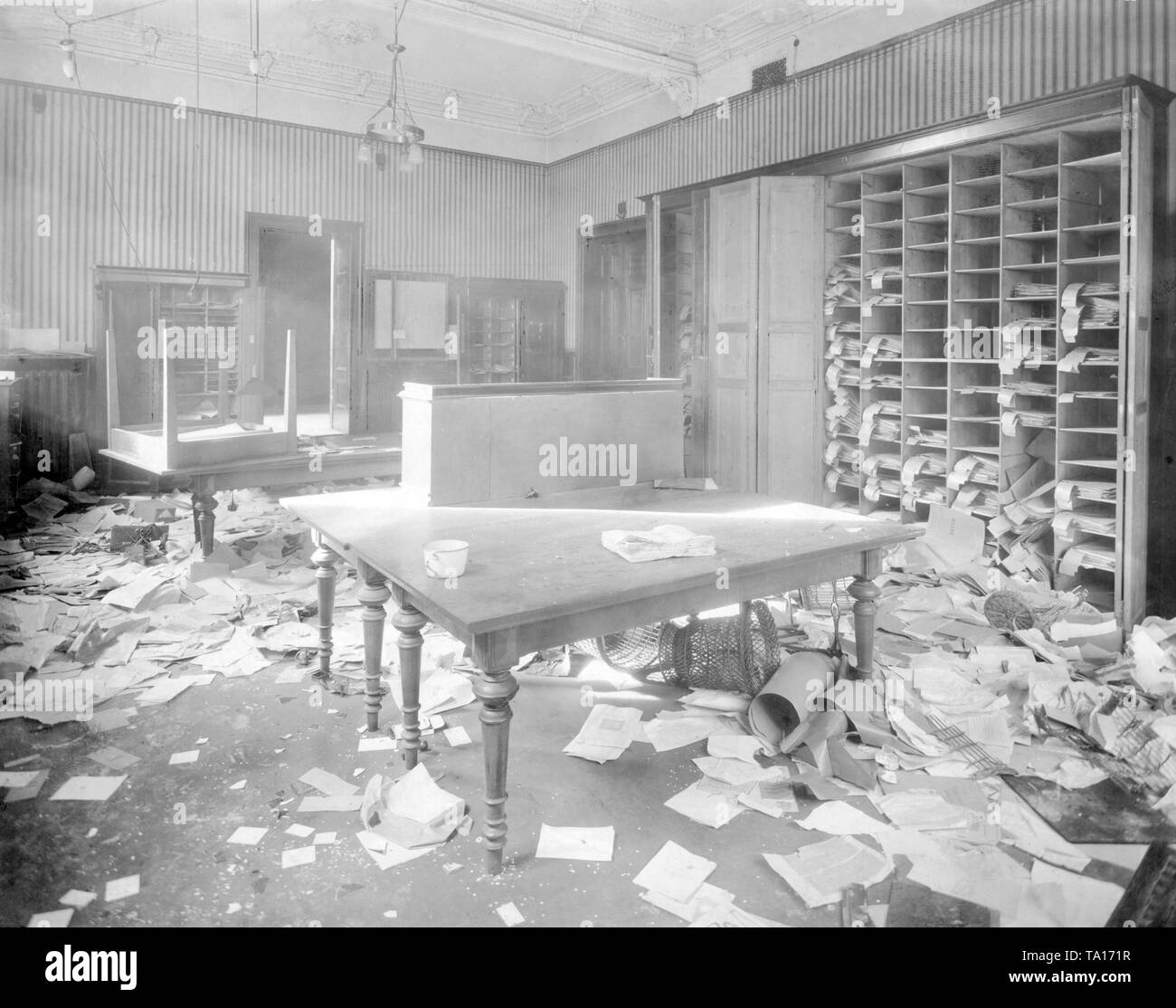 French historical documents Black and White Stock Photos & Images - Alamy