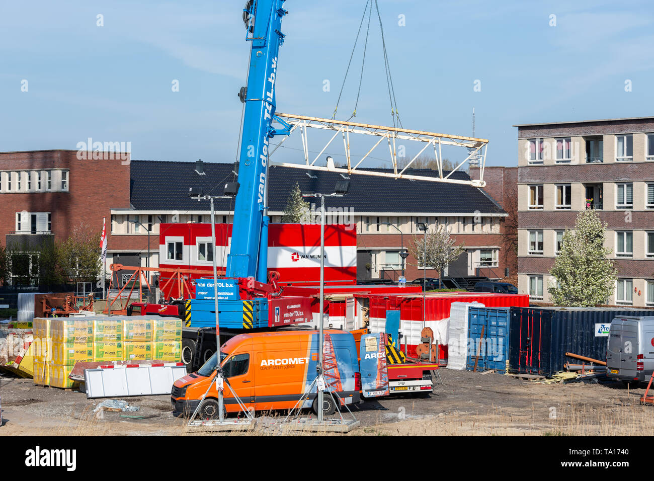 Mobile crane lifting steel frame hi-res stock photography and images ...