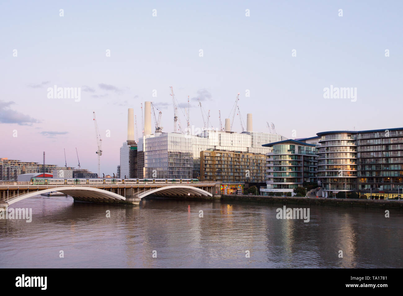Flats London High Resolution Stock Photography and Images - Alamy