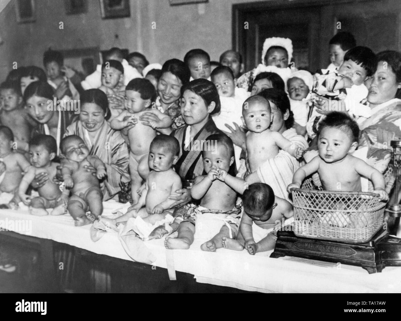 Japan people 1930s hi-res stock photography and images - Alamy