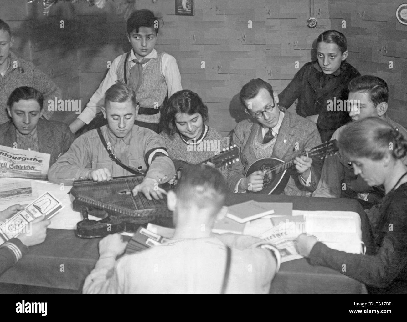 Members of the Bismarck Youth and the Youth League of the German ...