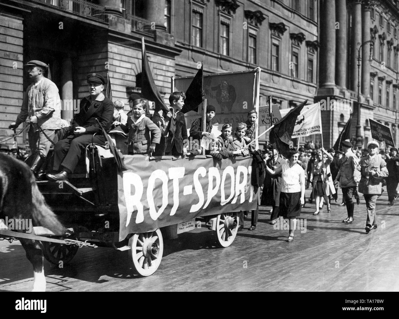 A carriage with followers of the Rotsport (Kampfgemeinschaft fuer Rote ...