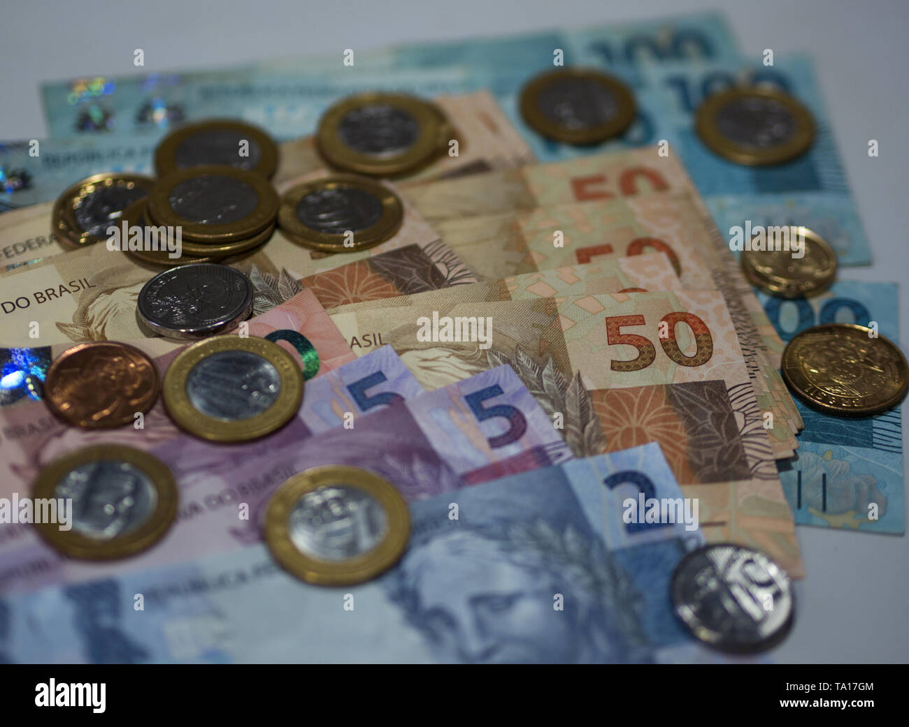 Brazilian currency 100 banco central hi-res stock photography and ...