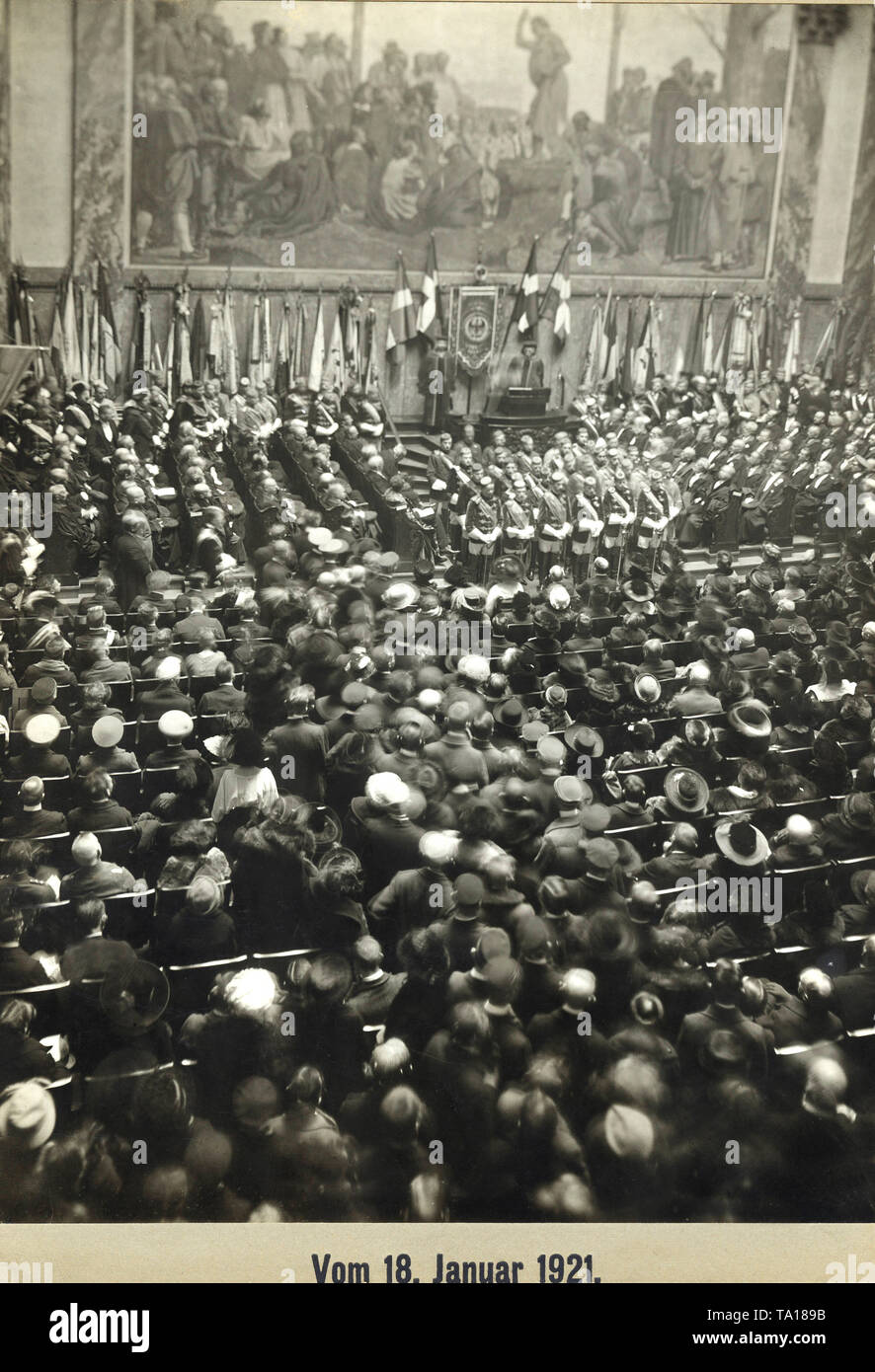 The student body of Berlin celebrates the Reich foundation ceremony ...