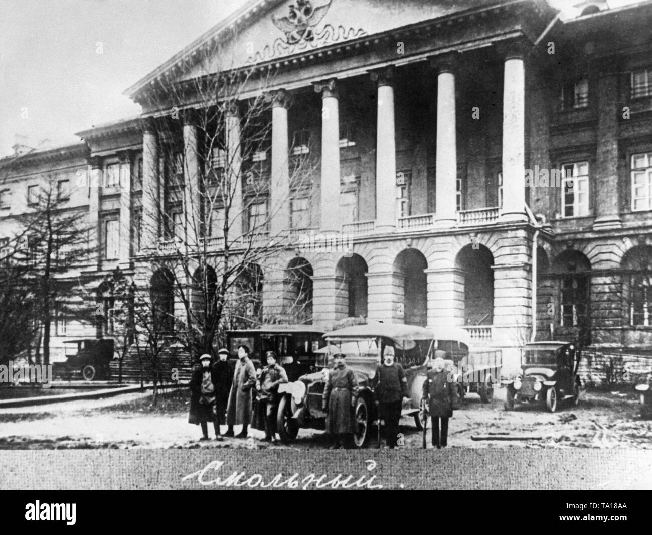 Bolsheviks smolny institute 1917 hi-res stock photography and images ...