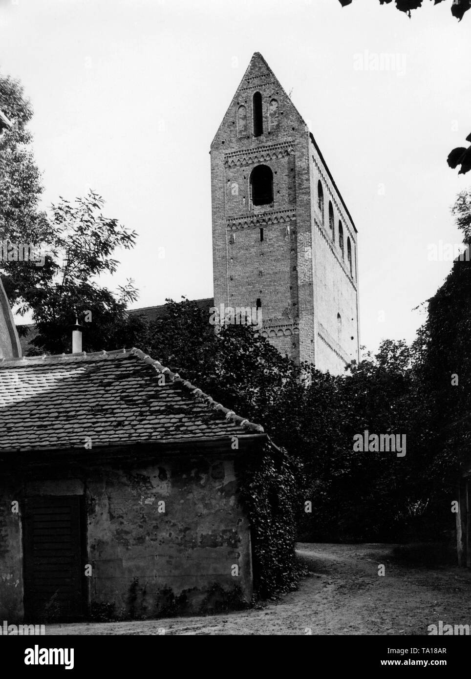 View castle church village Black and White Stock Photos & Images - Alamy