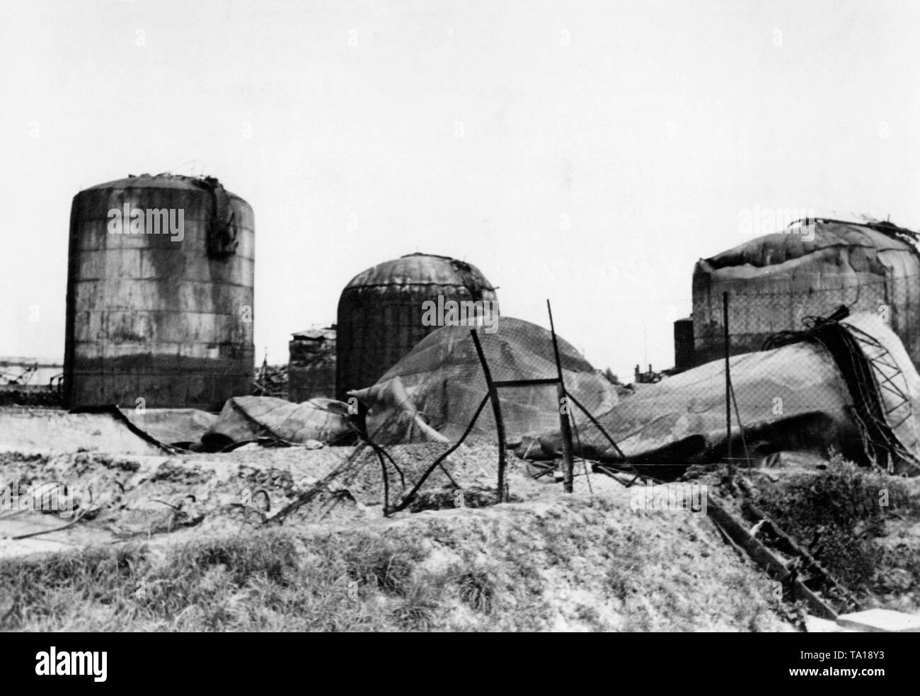 Destroyed tank farm on the Flemish Channel coast. Photo: Ulrich Stock ...