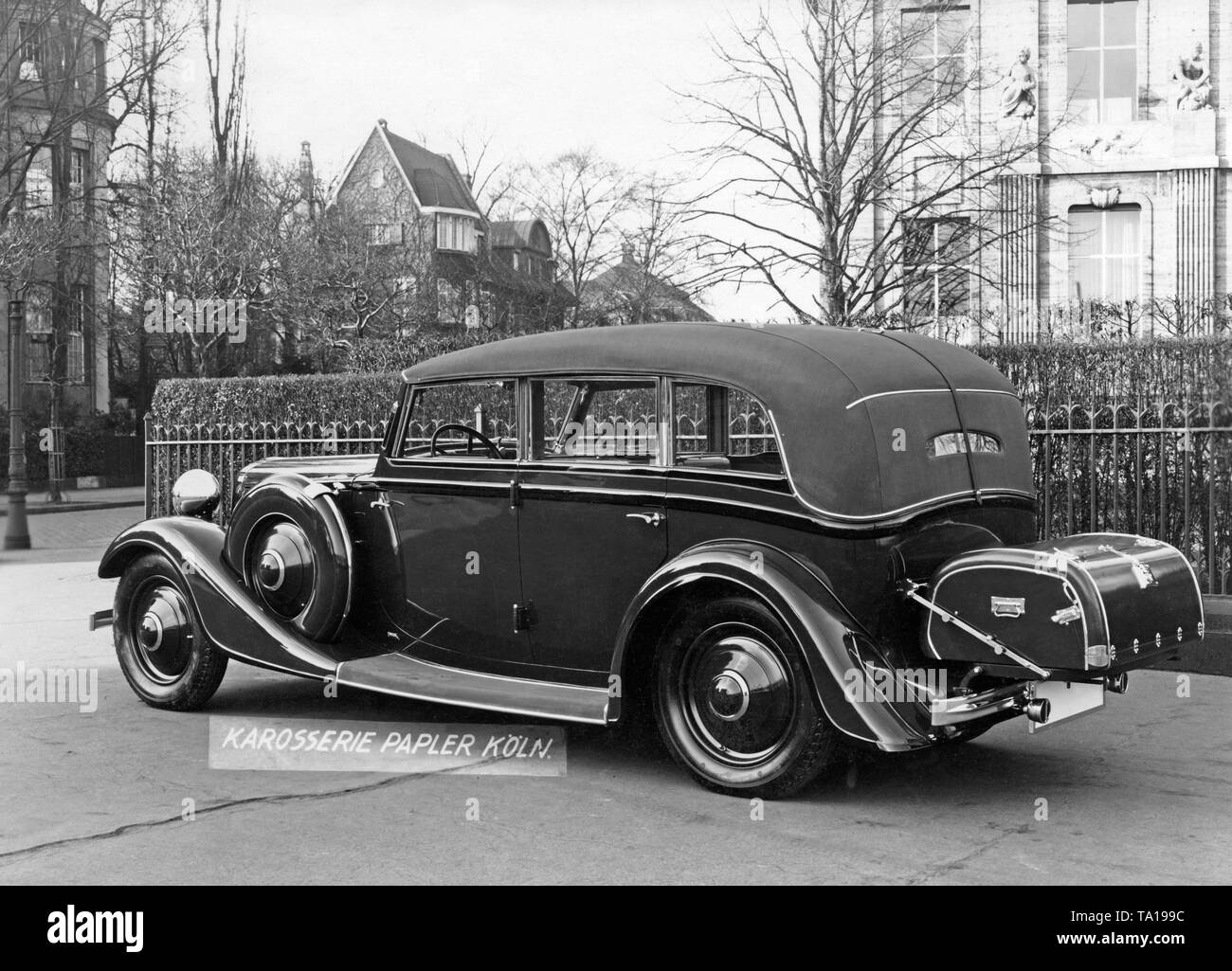 Adler Standard 8 with four-door convertible body. The built-in ...