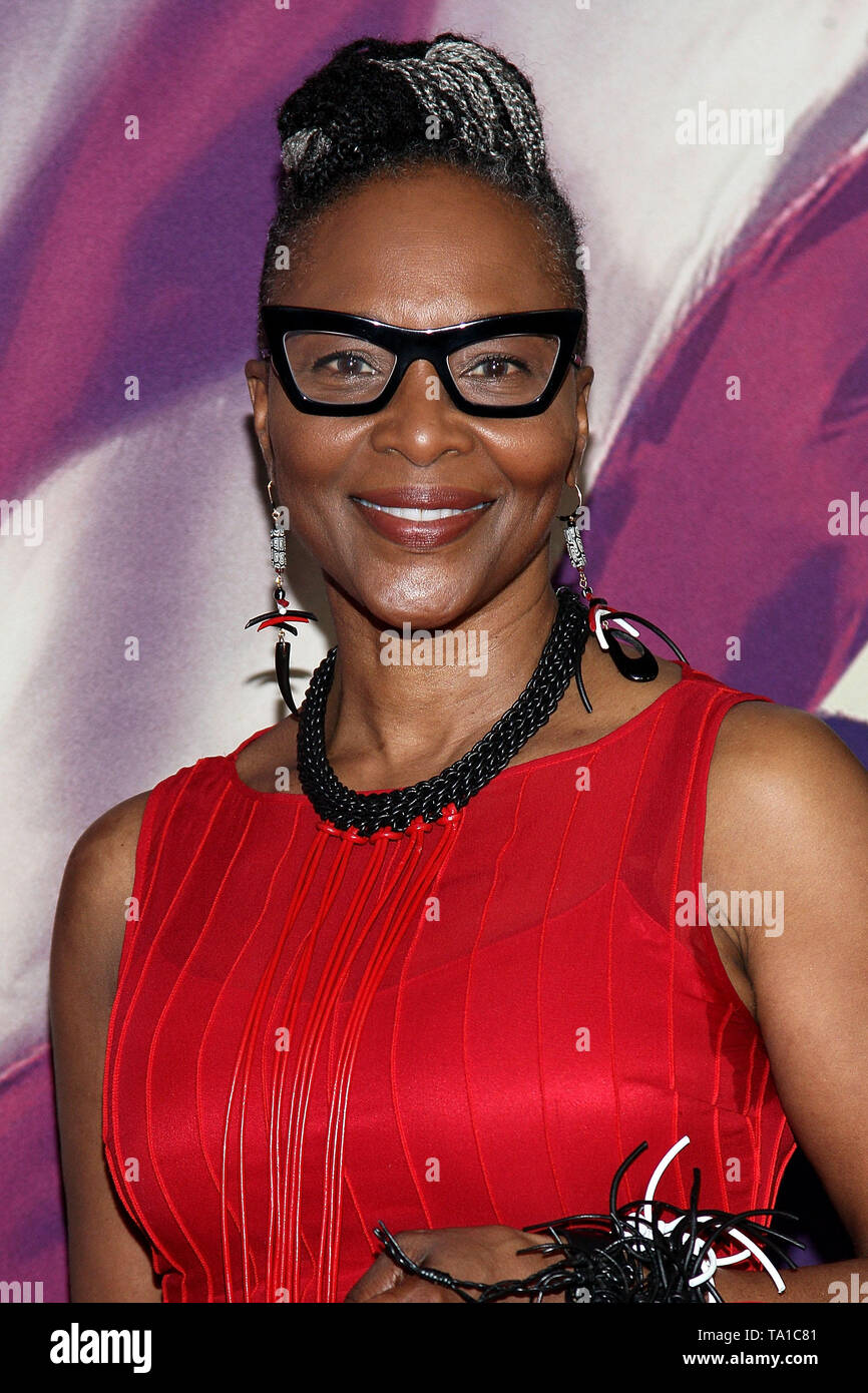 Suzzanne douglas hi-res stock photography and images - Alamy