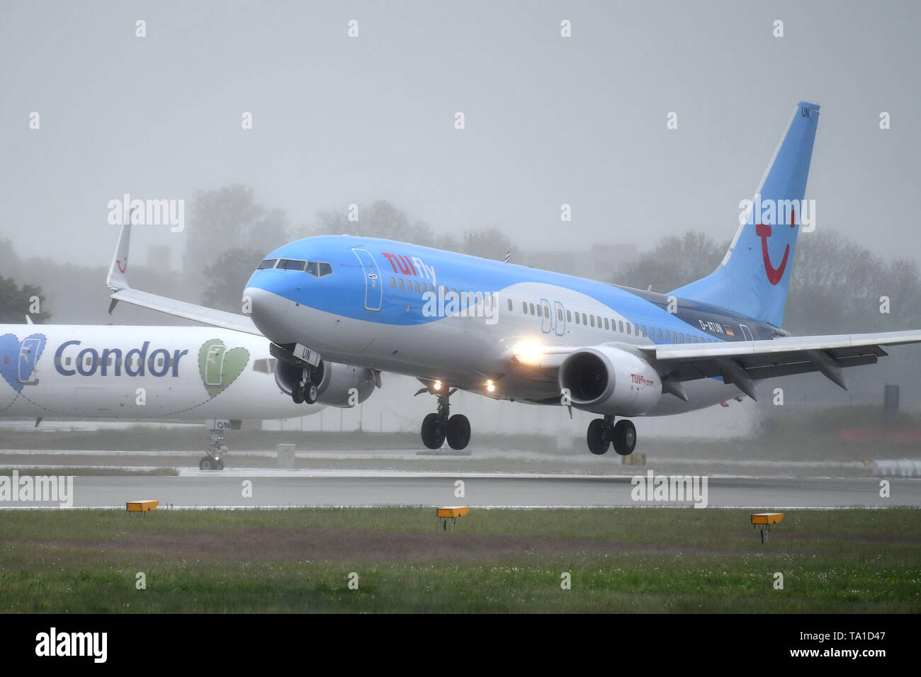 Tui deutschland aircraft hi-res stock photography and images - Alamy
