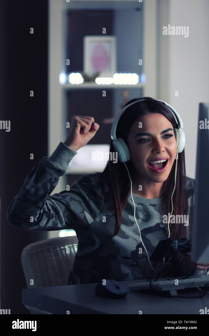 Young woman playing computer game hi-res stock photography and images ...