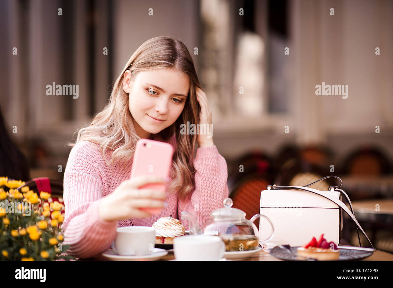 Pretty 16 year old girl hi-res stock photography and images - Alamy