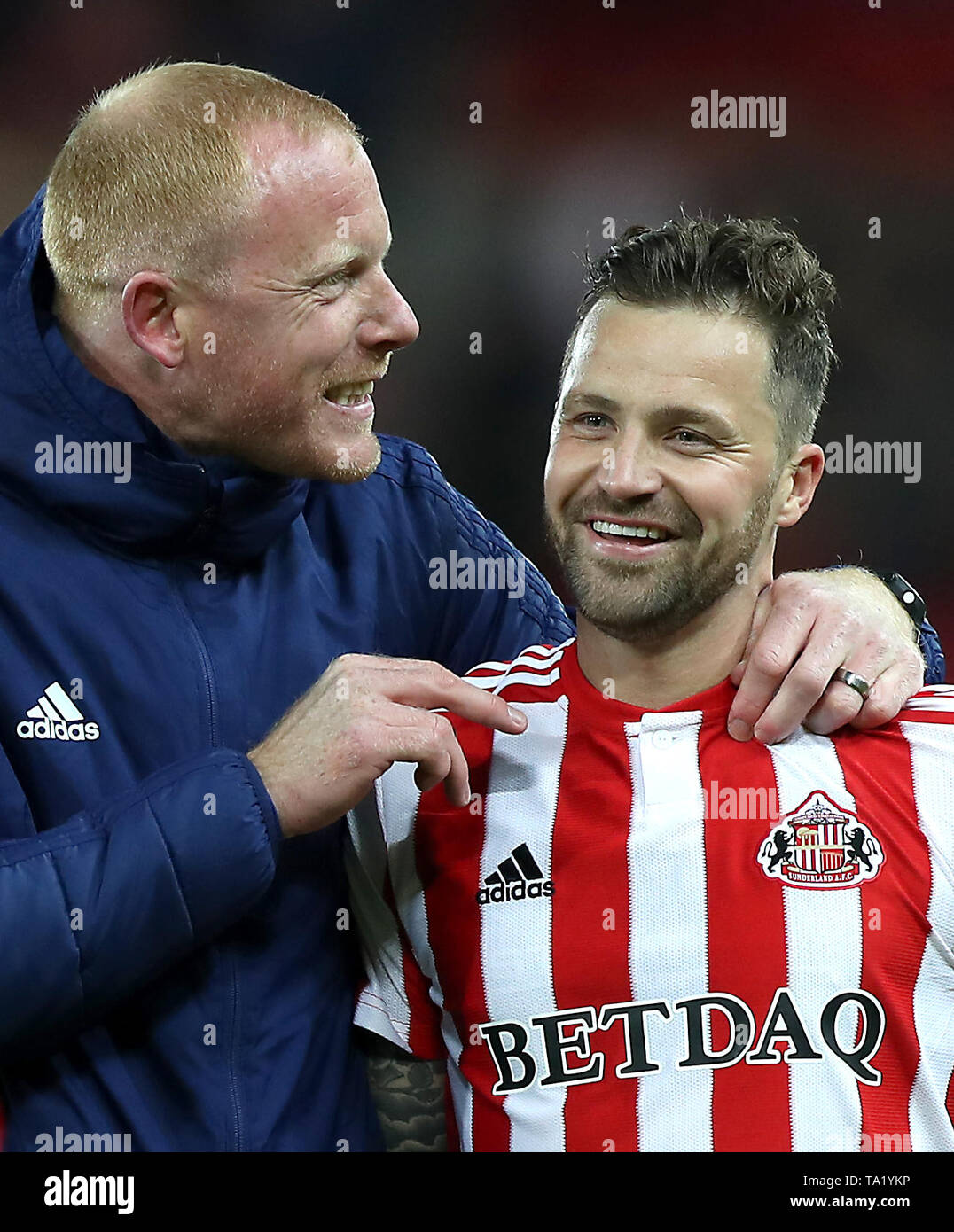 Sunderlands goalkeeping coach craig samson hi-res stock photography and ...
