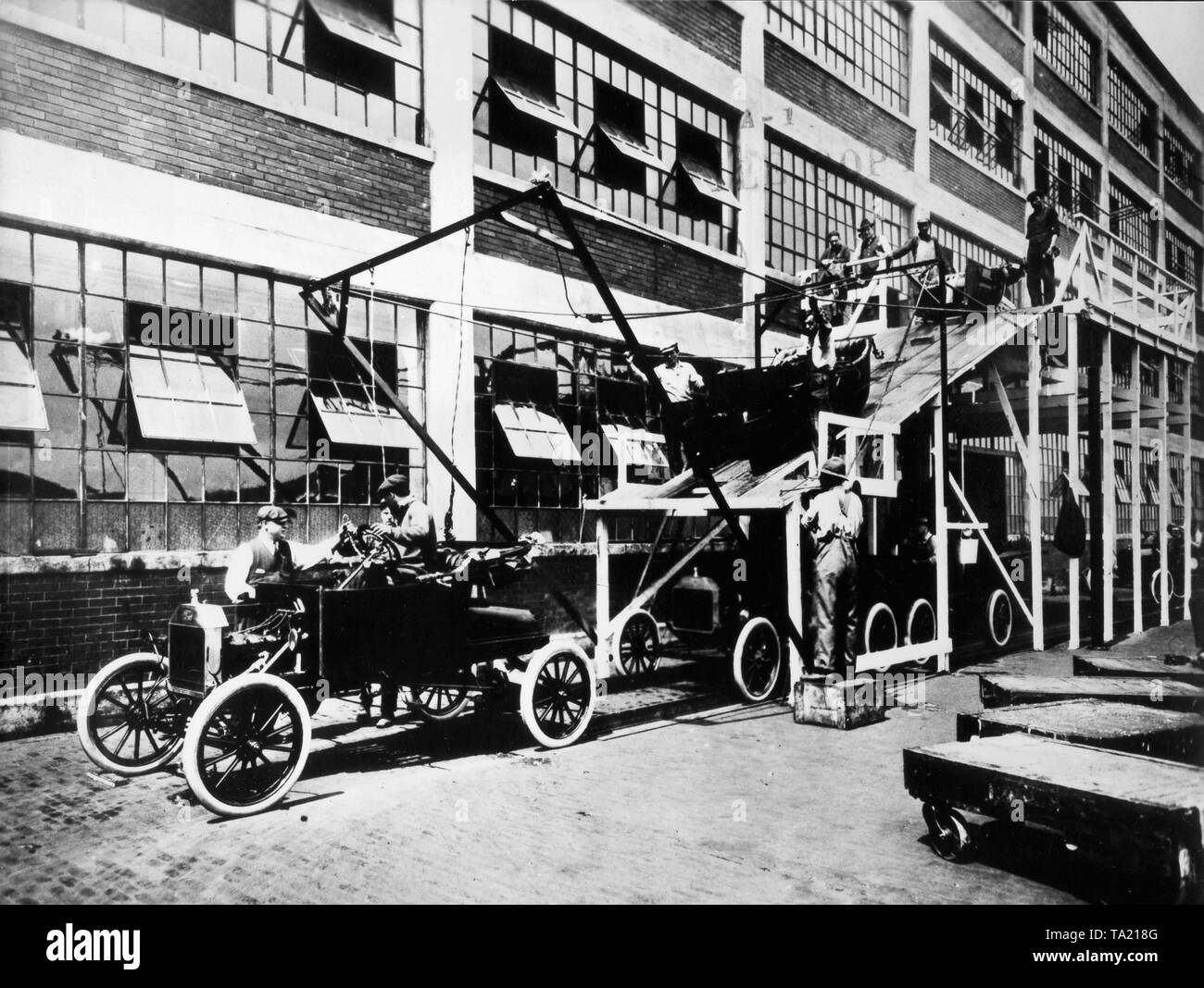 1913 ford plant hi-res stock photography and images - Alamy