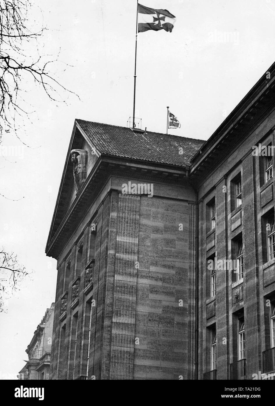 Ministry of defense buildings Black and White Stock Photos & Images - Alamy