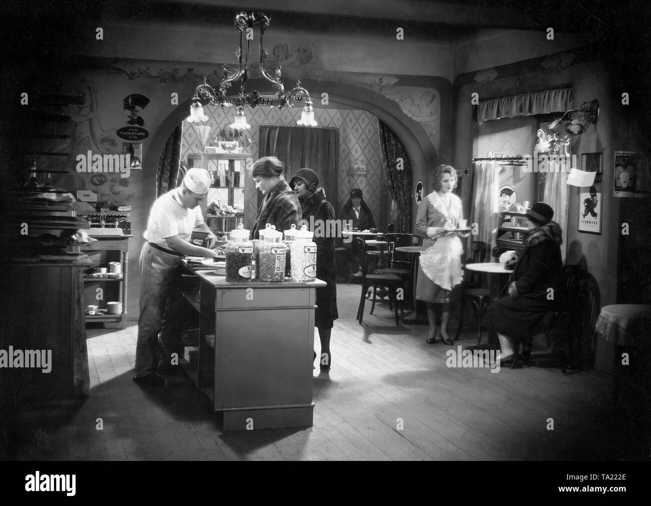 1920s shop interior hi-res stock photography and images - Alamy