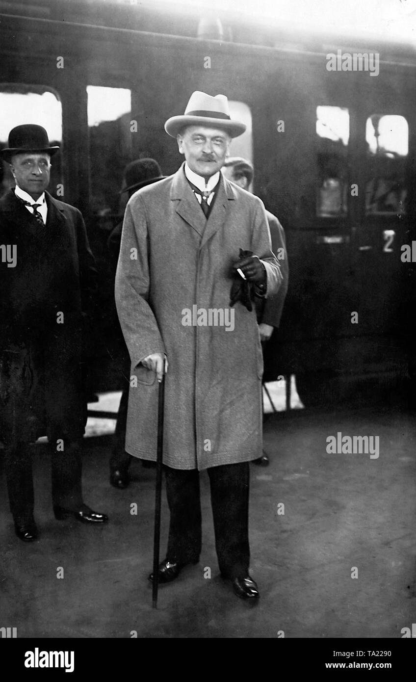 Arrival of Count von Brockdorff-Rantzau (here in a bright coat), German ...
