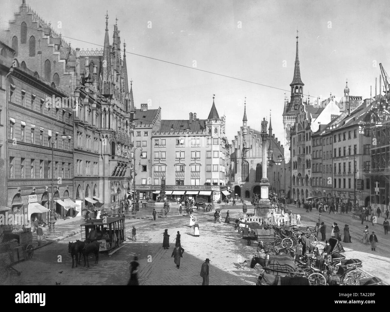 Marienplatz munich Black and White Stock Photos & Images - Alamy