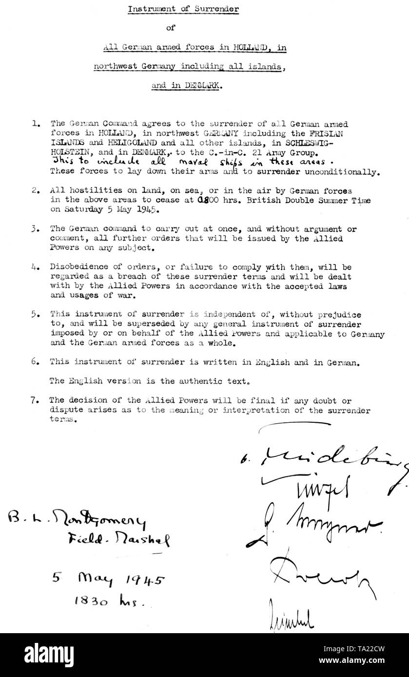 Signing the surrender document Black and White Stock Photos & Images ...