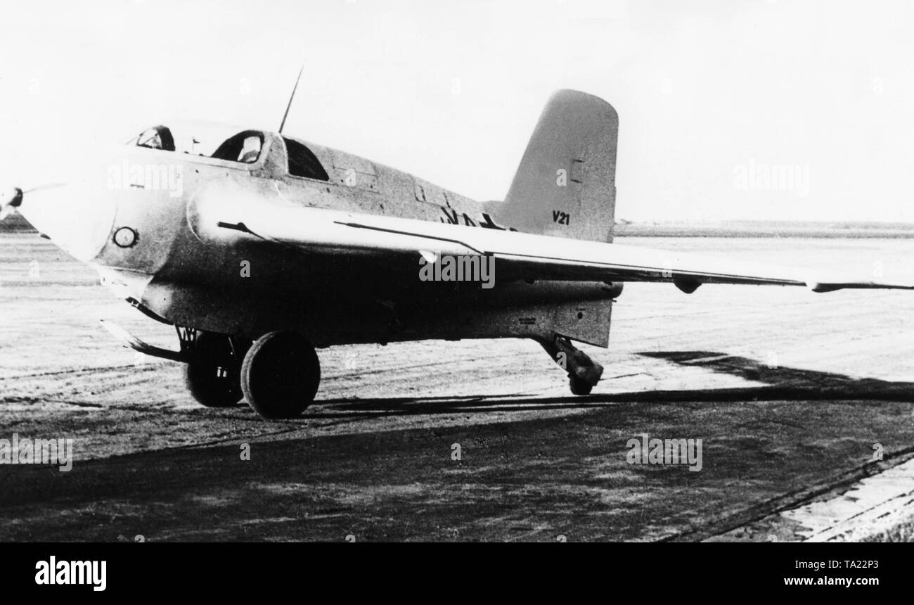 Me 163 plane hi-res stock photography and images - Alamy