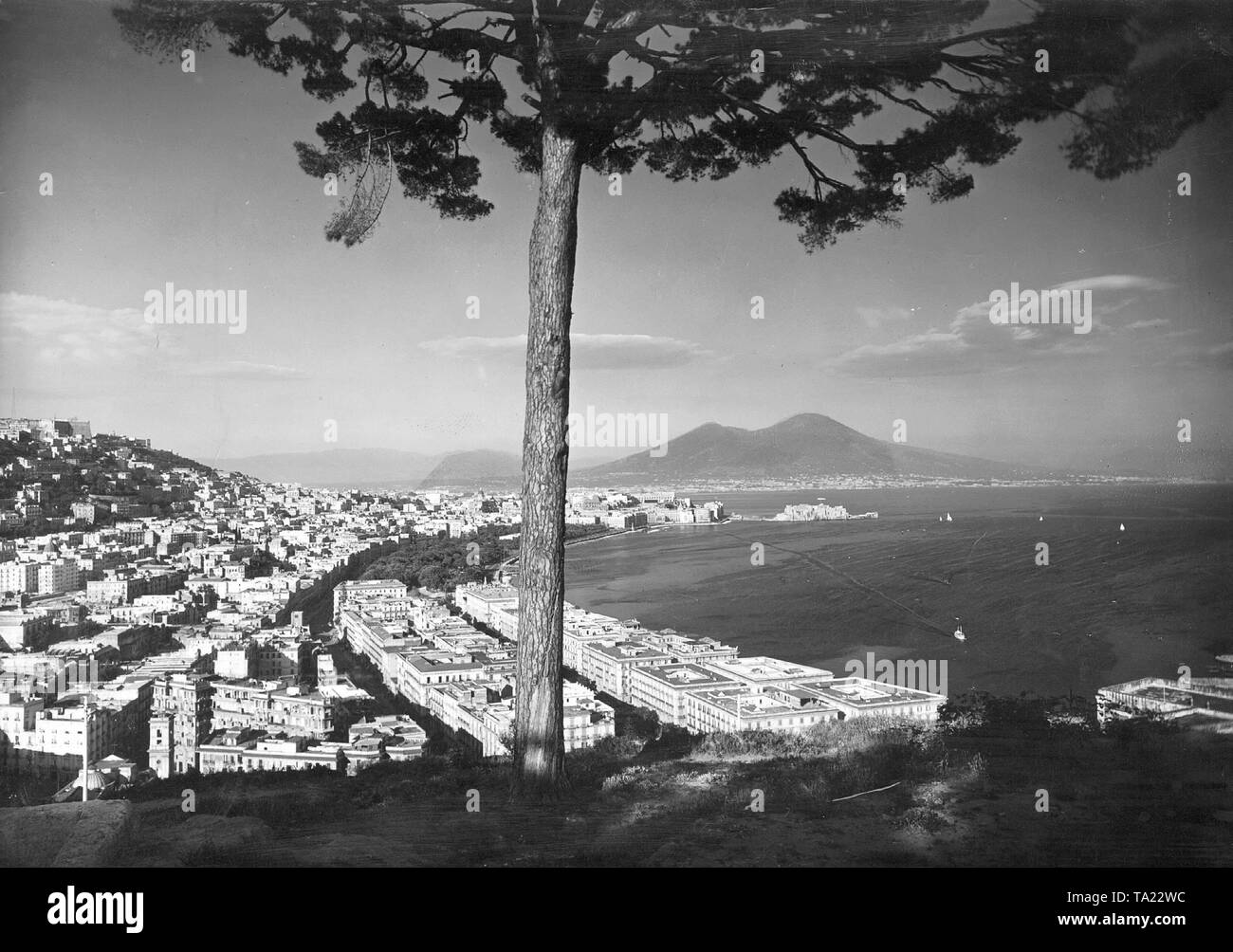 1930s mount vesuvius hi-res stock photography and images - Alamy