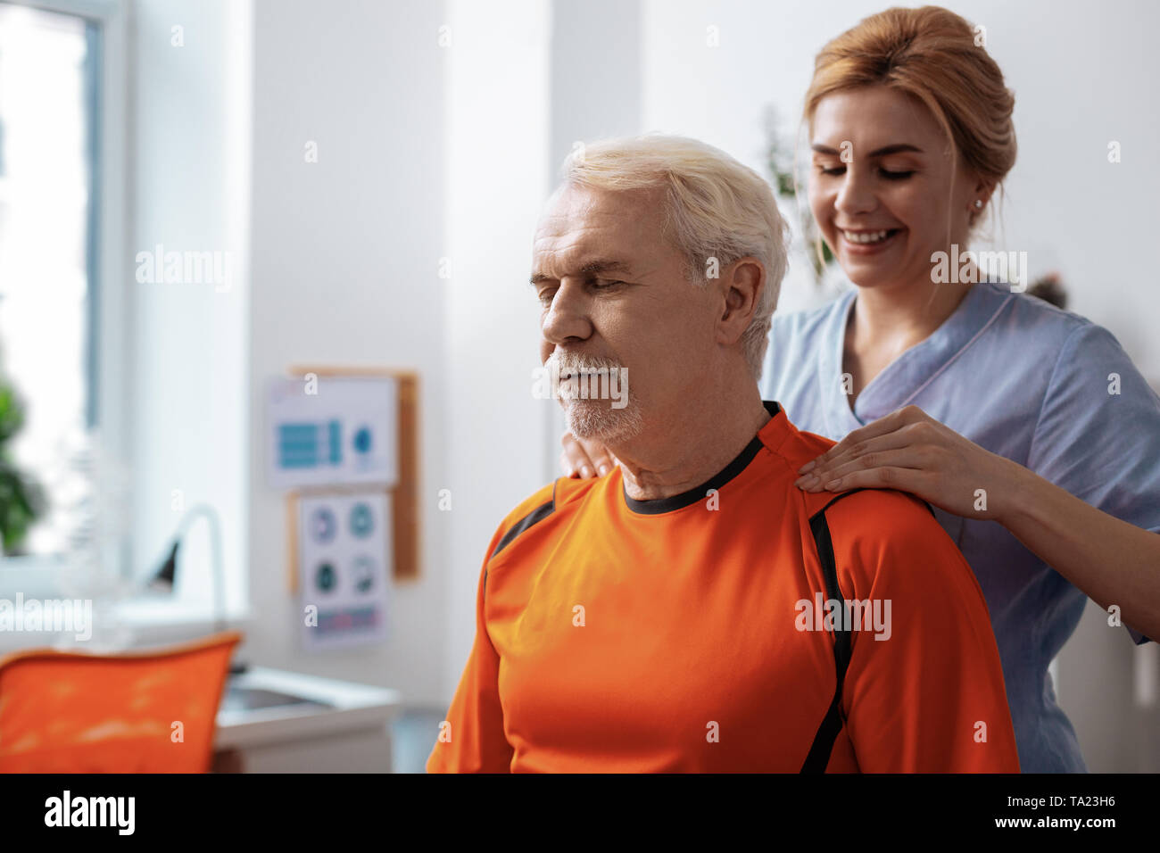 Shoulder massage senior hi-res stock photography and images - Alamy