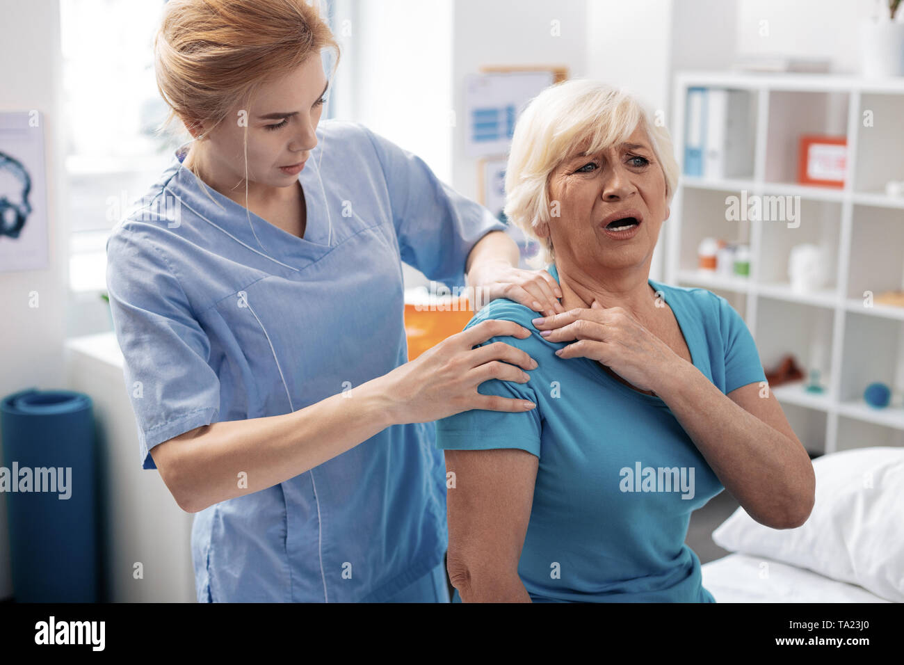 Woman in pain screaming hi-res stock photography and images - Alamy