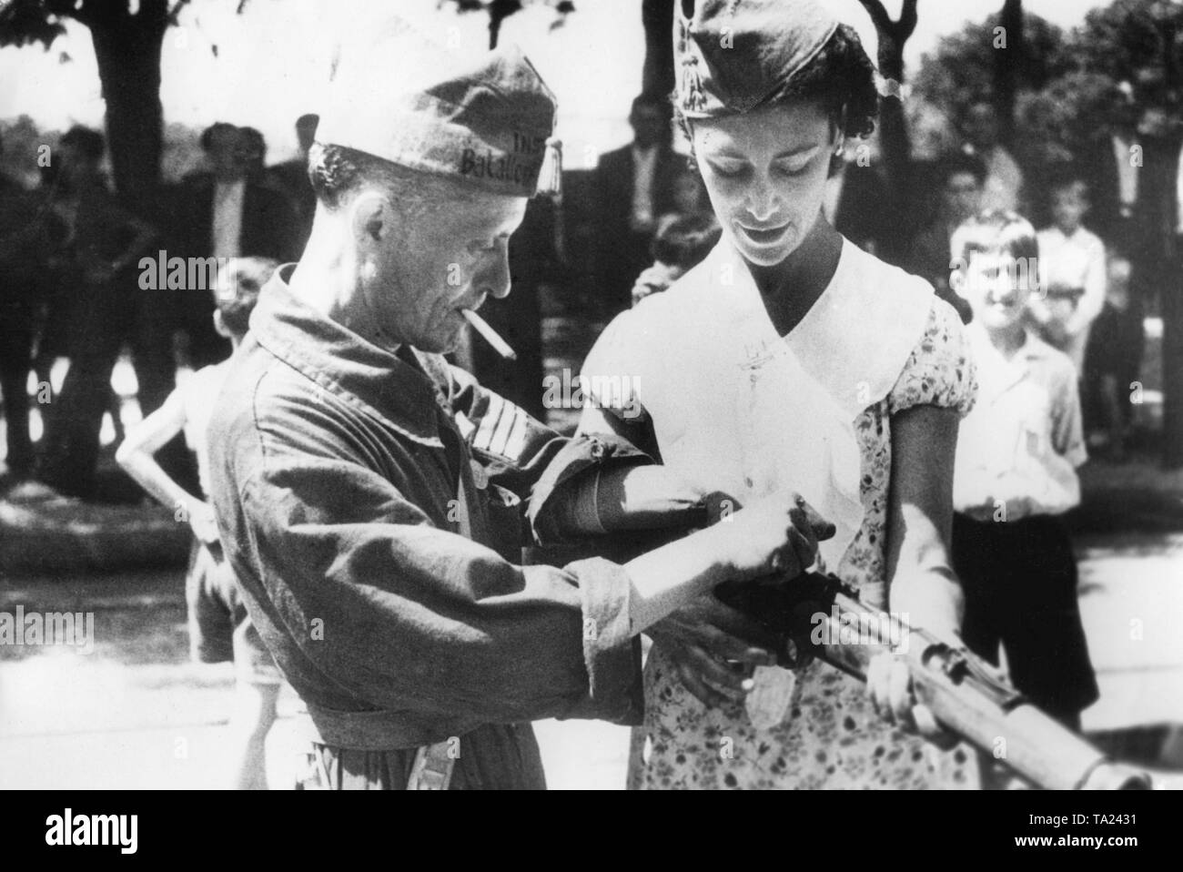 Uniform of the spanish republican army hi-res stock photography and ...