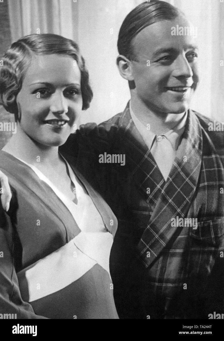 Heinz Ruehmann as Peter Frank and Lien Deyers as Gina in "The Merry ...