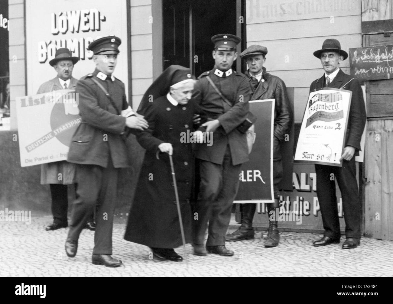 Old 1930s 1930 hi-res stock photography and images - Alamy