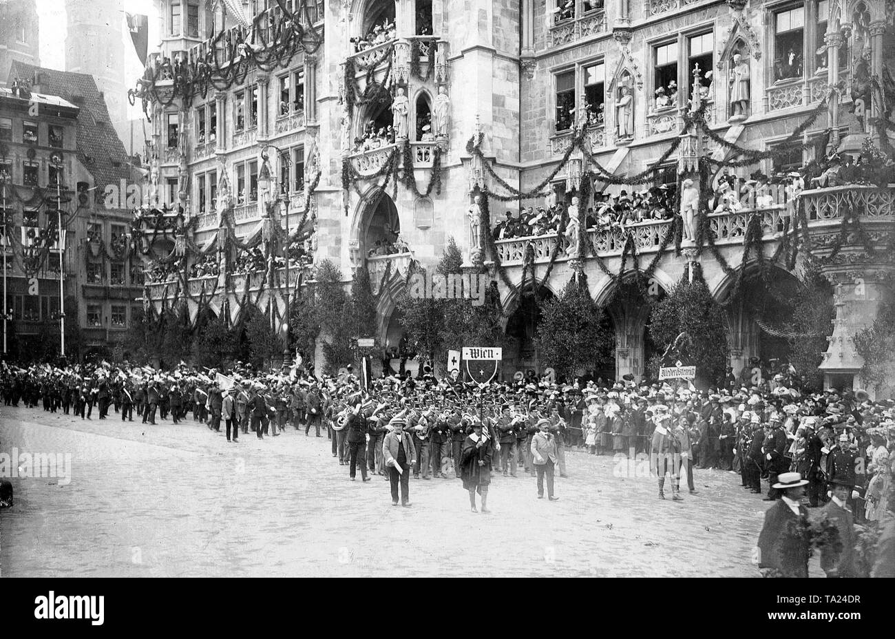 The Viennese shooters before the Munich Town Hall on Marienplatz at the ...