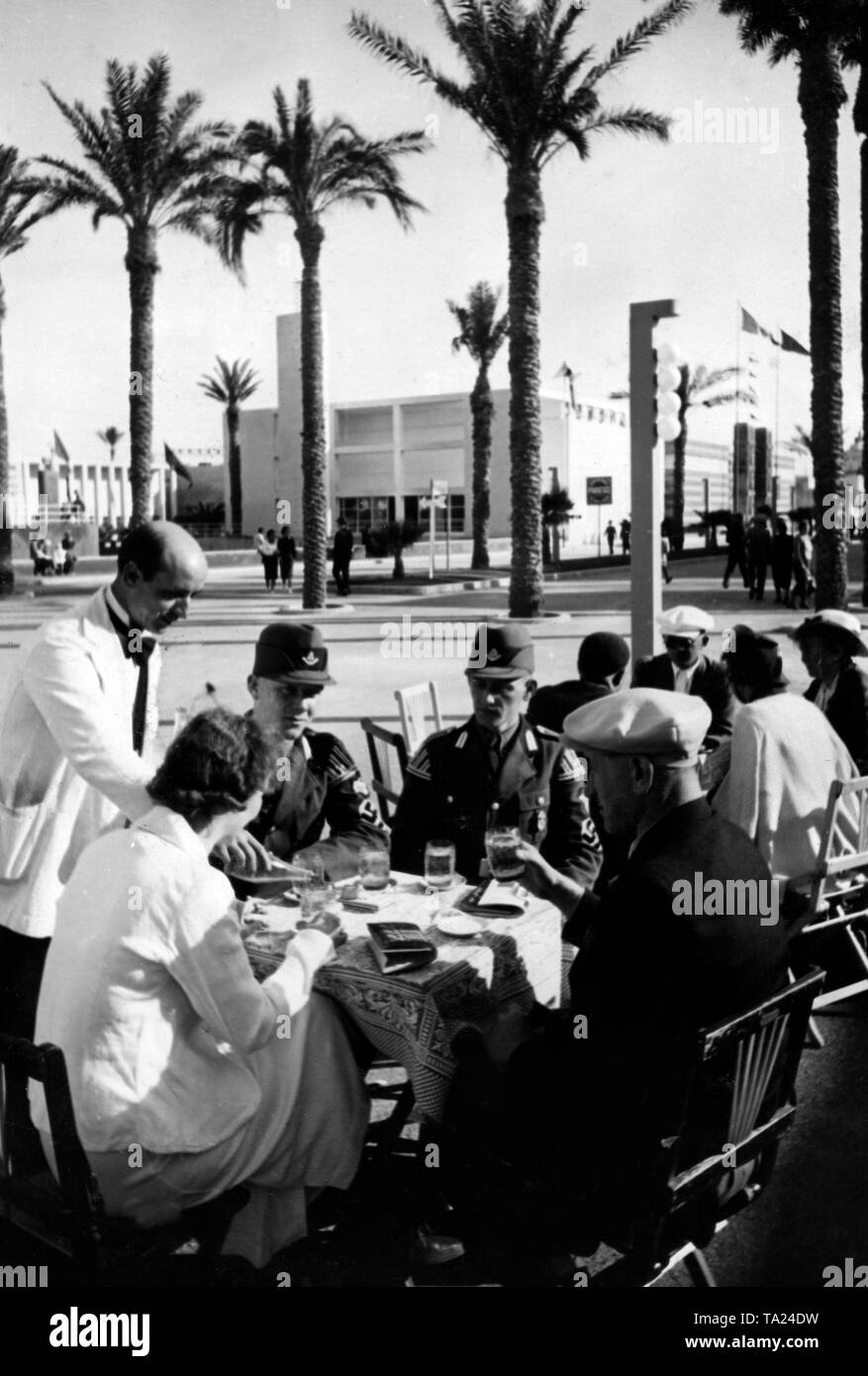 Reichsarbeitsdienst reich labor service hi-res stock photography and ...