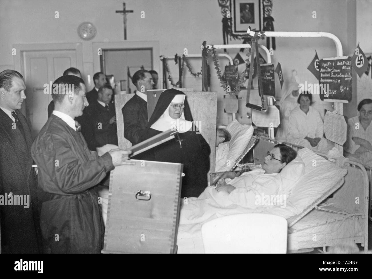 Carry on nurse hi-res stock photography and images - Alamy