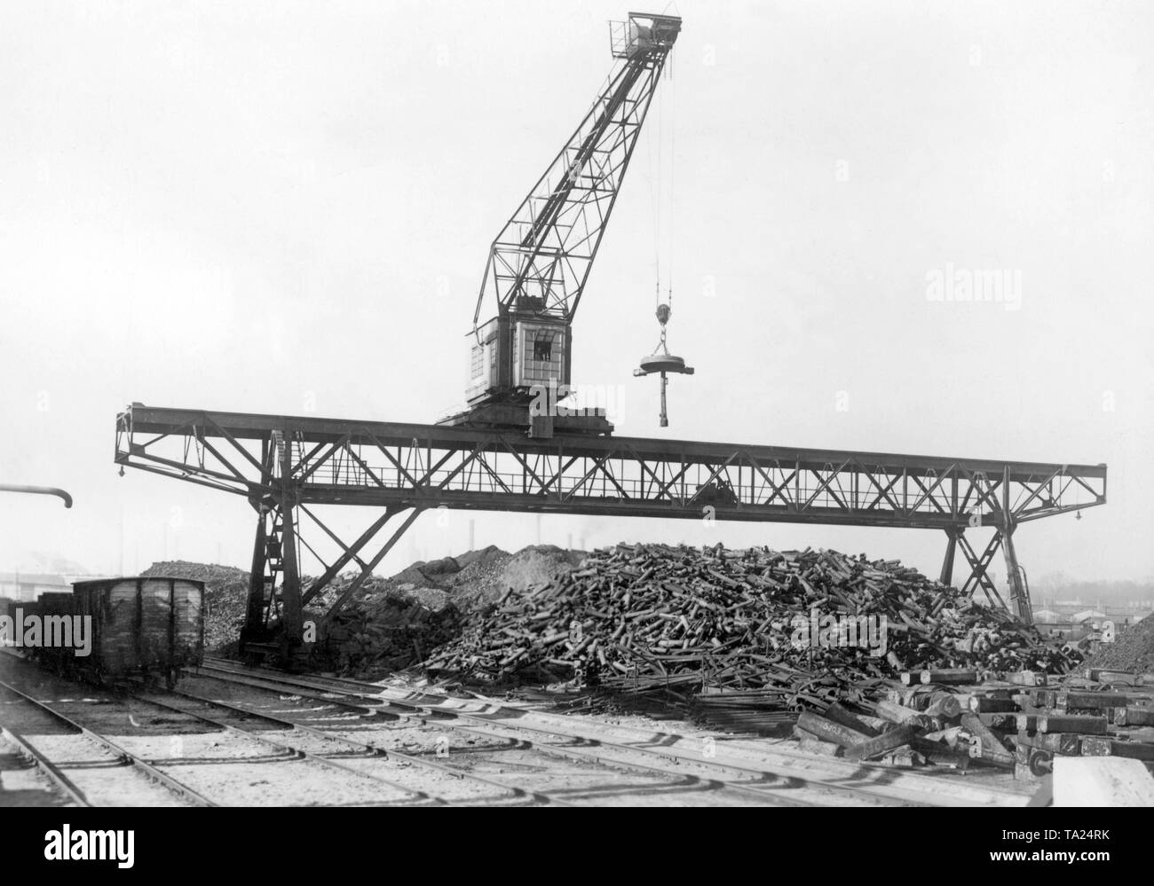 Destroyed cranes Black and White Stock Photos & Images - Alamy