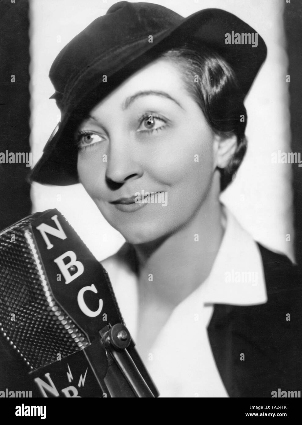 Portrait of the actress Joan Blaine with a hat Stock Photo - Alamy