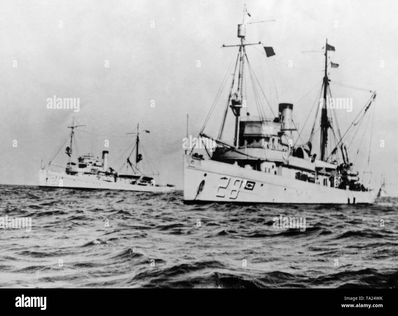 The ships "Vulcan" and "Lark" are anchored at the site of the sinking ...